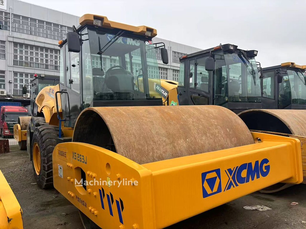 XCMG XS263J kompaktor s jednim valjkom