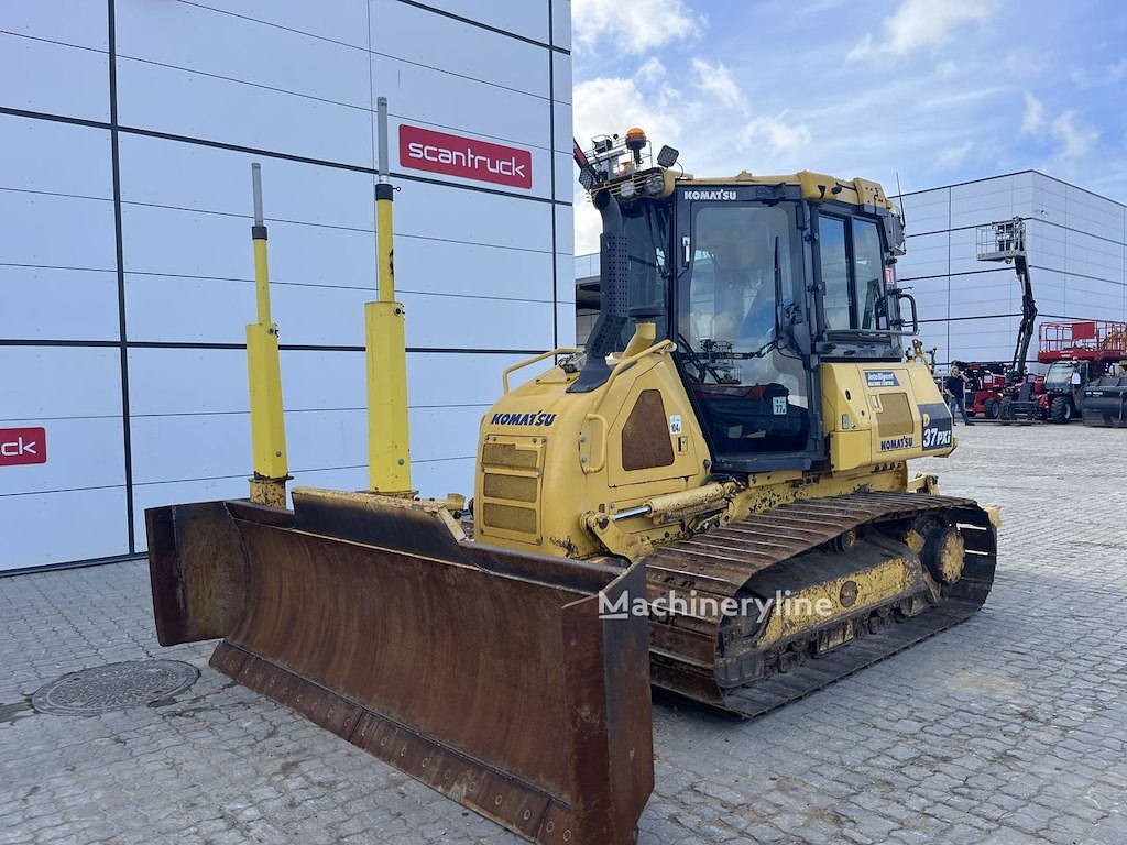 Komatsu D37PXI-24 buldožer