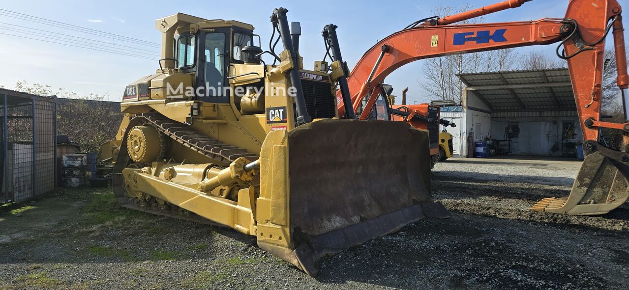 Caterpillar D8 buldožer
