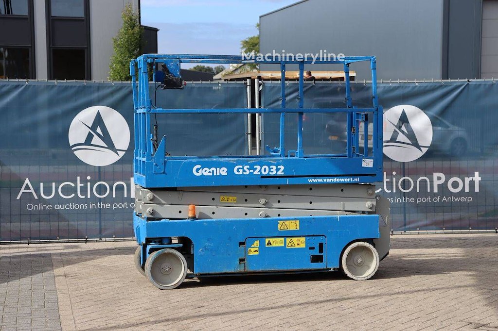 Prodaje se Genie GS-2032 makazastu platformu na aukciji