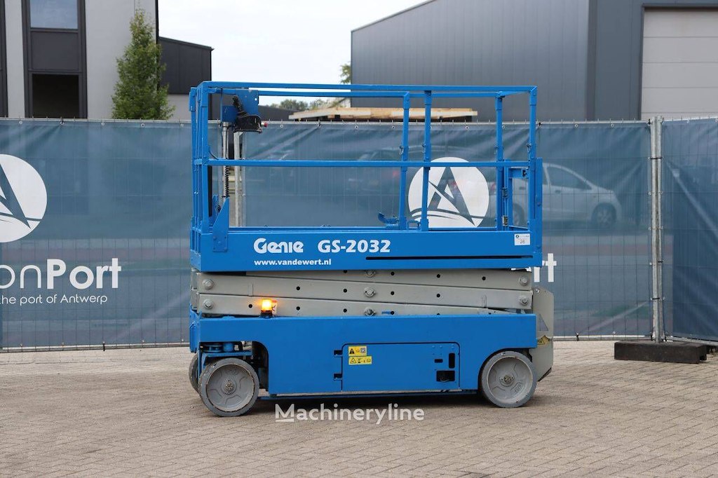 Prodaje se Genie GS2032 makazastu platformu na aukciji