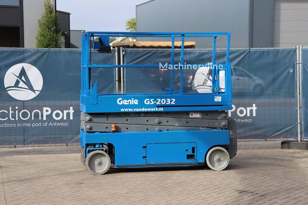 Prodaje se Genie GS-2032 makazastu platformu na aukciji