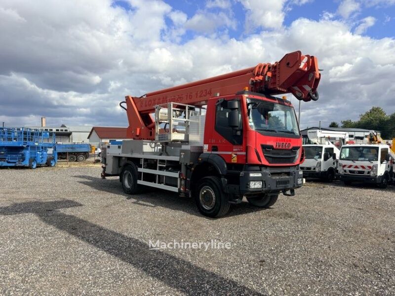 IVECO Trakker auto dizalica s korpom