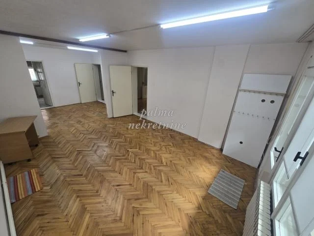 Izdavanje, Poslovni prostor, 93m2 , Centar