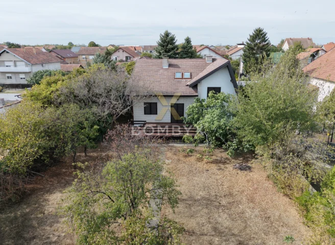 Porodična kuća 275m plac 600m Kać