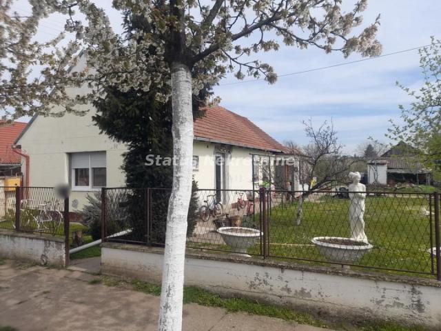 Stepanovićevo - Porodična Kuća 132 m2 na Placu 1330 m2 u Mirnom kraju - 065 385 8880
