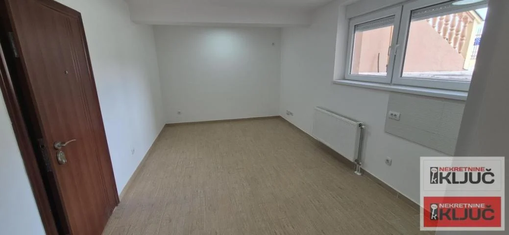 BLIZINA LIPOV GAJA, 23m2, Garsonjera, Useljiva, Kredit