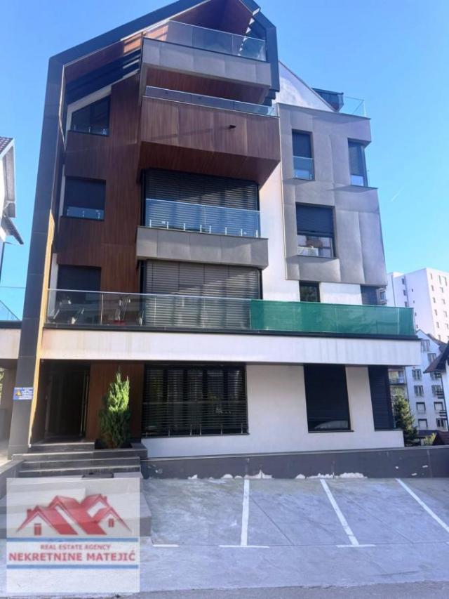 APARTMAN 45 M2 U CENTRU ZLATIBORA, EXTRA KVALITET, NAMEŠTEN I OPREMLJEN , SA PARKINGOM-99000 E