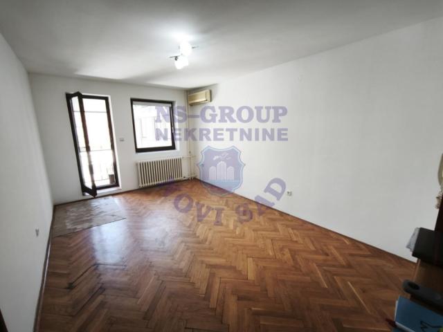Dvosoban stan u centru grada! 578741