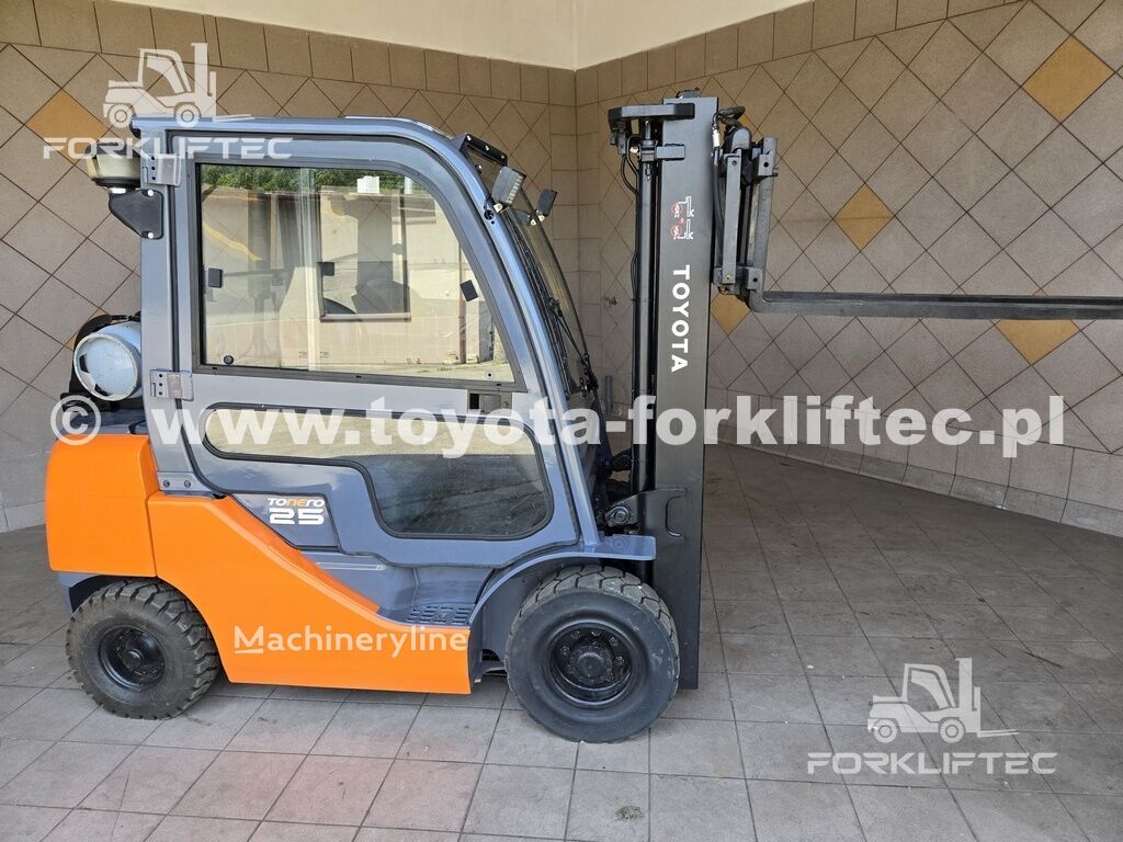Toyota 8FGF25 viljuškar na gas