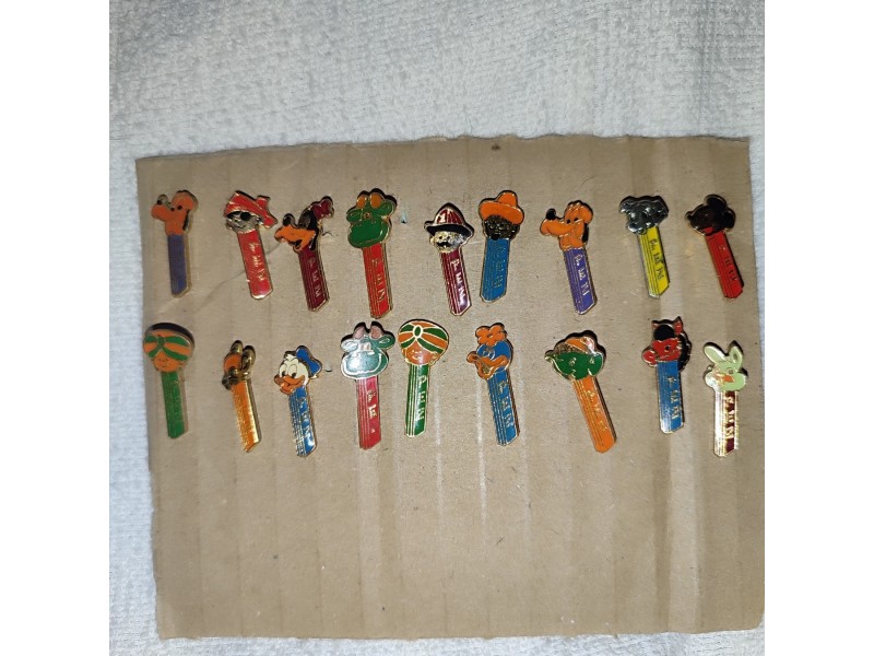 Lot 18 komada Pez
