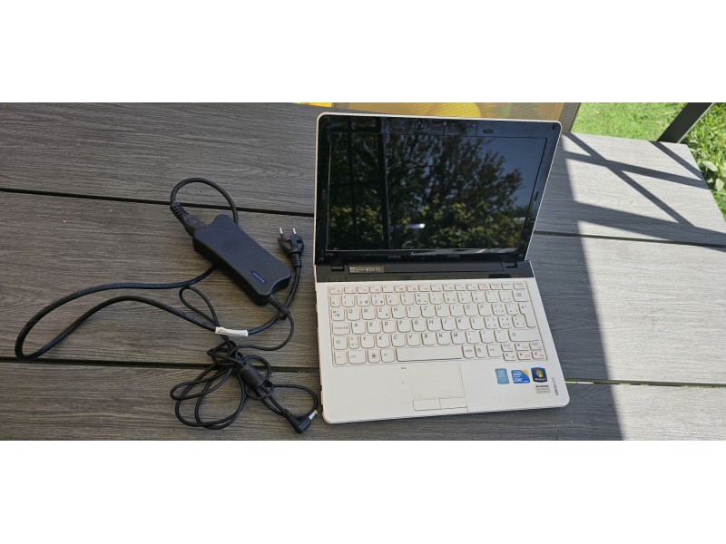 Lenovo IdeaPad U160 i7 + originalni punjač