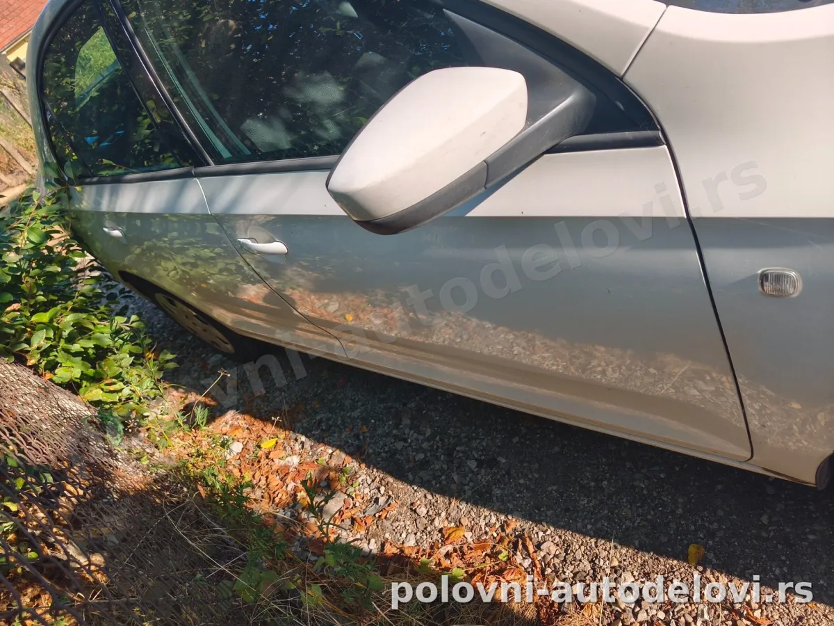 Zadnja desna bela vrata skoda rapid