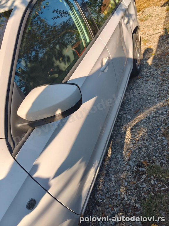 Prednja leva bela vrata skoda rapid