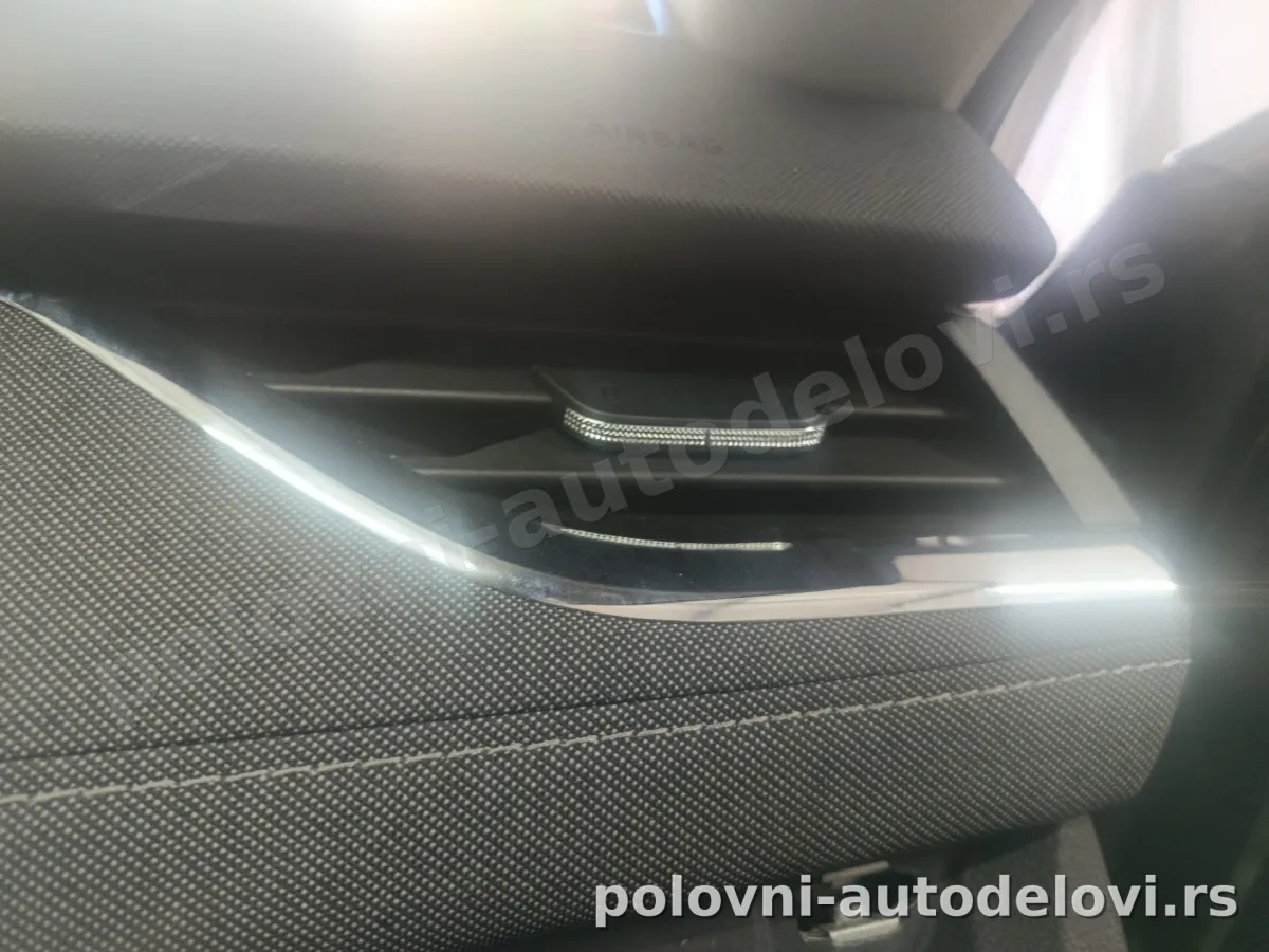 Bočne rešetke ventilacije lufteri Skoda Octavia A8 (Levi / Desni)