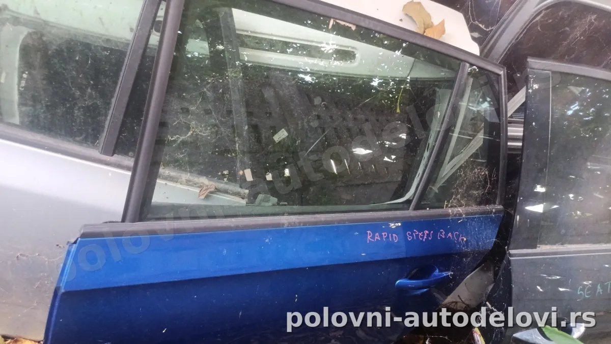 Zadnja leva vrata skoda rapid spaceback