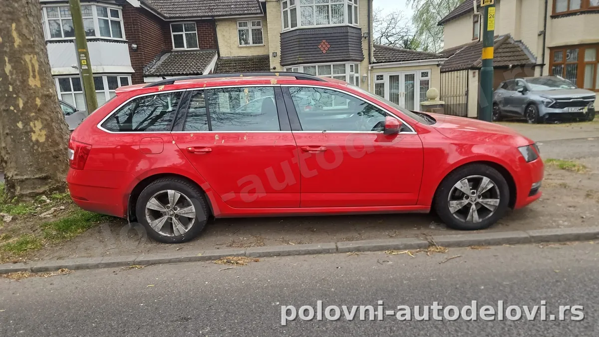 Zadnja desna vrata skoda octavia karavan A7 restajling
