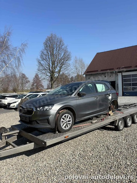 Skoda fabia 4 prednja leva vrata