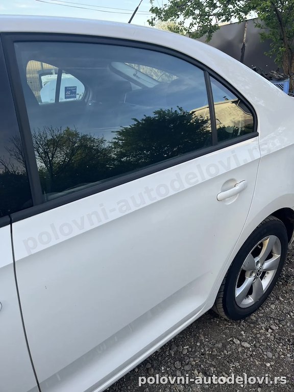 Zadnja leva vrata skoda rapid
