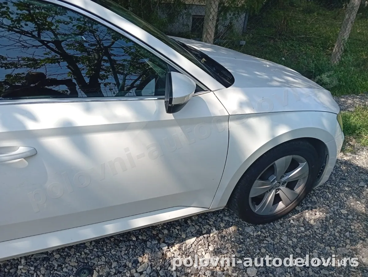 Skoda superb 3 prednja desna vrata