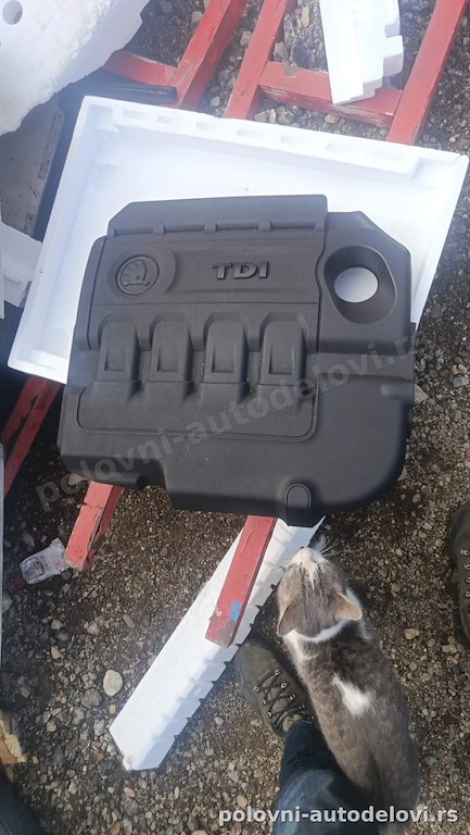 Poklopac motora skoda