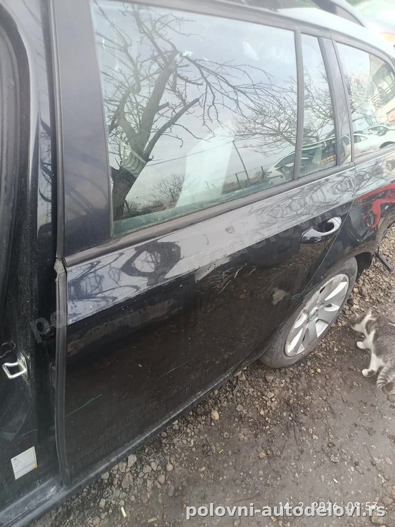 Zadnja leva vrata octavia A7 karavan