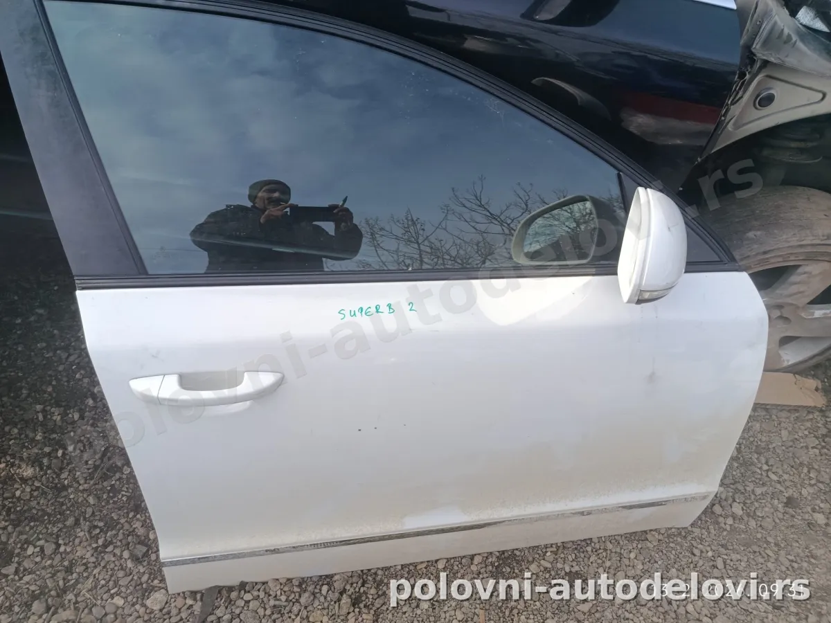 Prednja desna vrata skoda superb 2