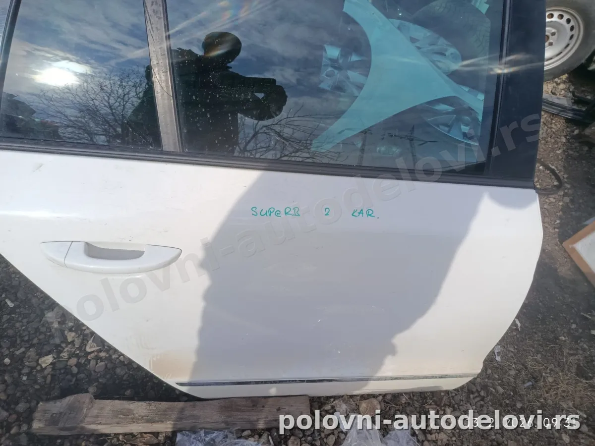 Zadnja desna vrata skoda superb 2
