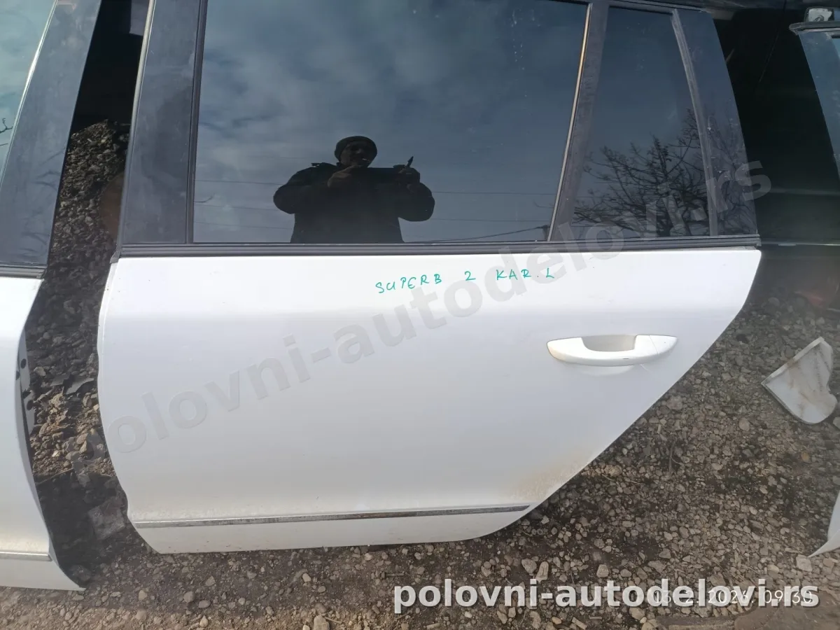 Zadnja leva vrata skoda superb 2