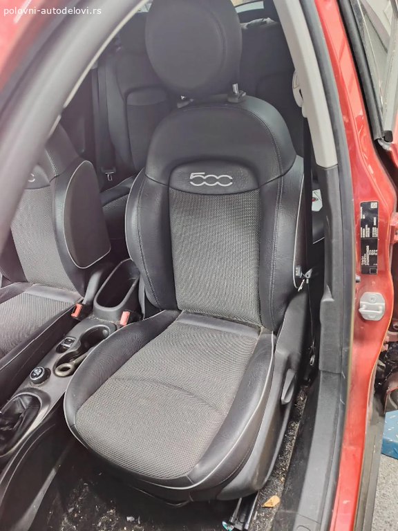 Fiat 500x Cross sedista polu kozna Originalni delovi Moguca