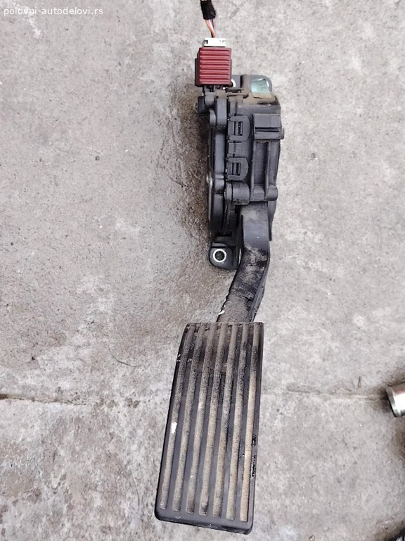 Fiat 500 pedala gasa Originalni delovi Moguca ugradnja delo
