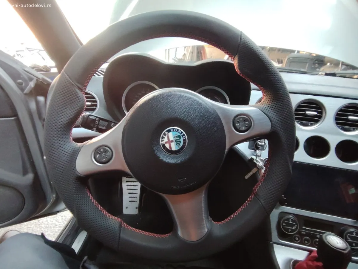 Alfa Romeo 159 TI volan kao nov Originalni delovi Moguca ug