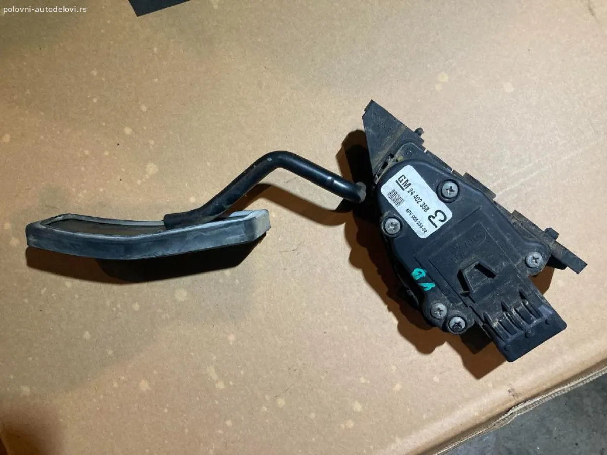 Pedala gasa za Opel Vectru B, kataloški broj 24402358