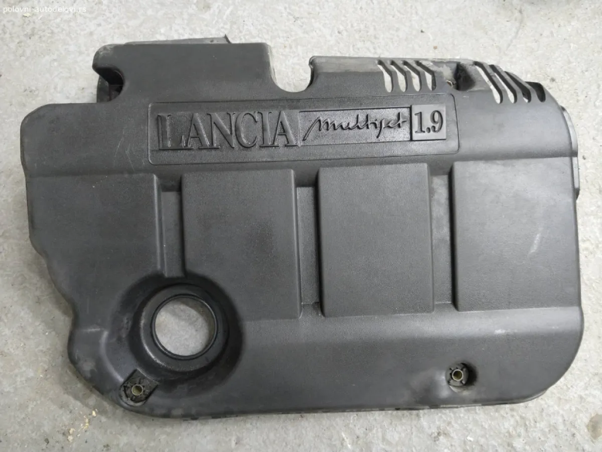 Lancia Musa 1.9 jtd poklopac motora Originalni delovi Moguc