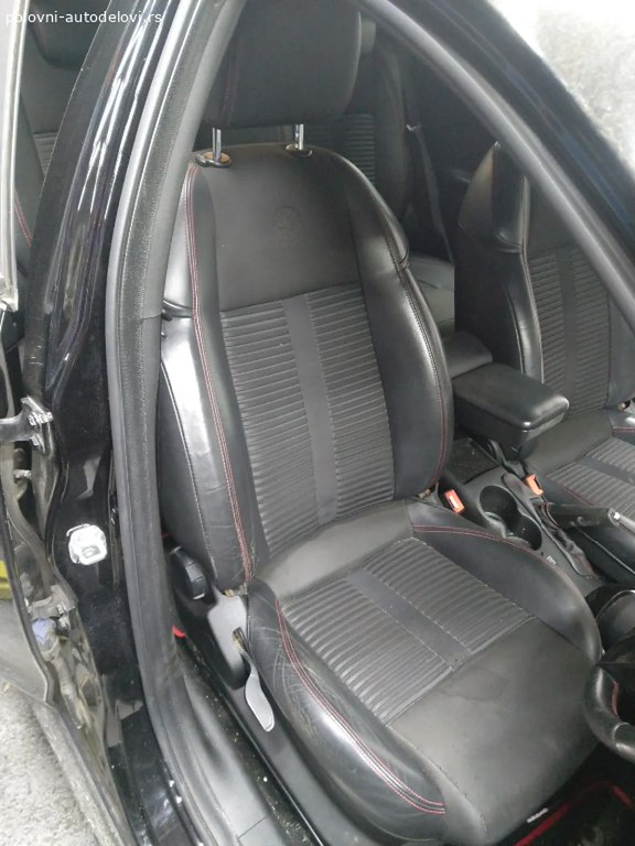 Alfa Romeo Giulietta kozna sedista broj 6 Originalni delovi