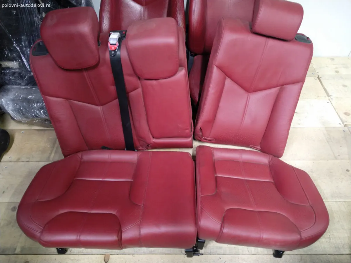 Alfa Romeo GT kozni enterijer Originalni delovi Moguca ugra