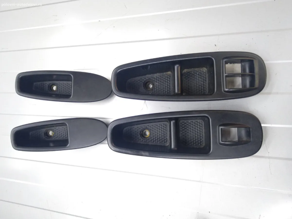 Fiat 500l rukohvati na tapacirima Originalni delovi Moguca