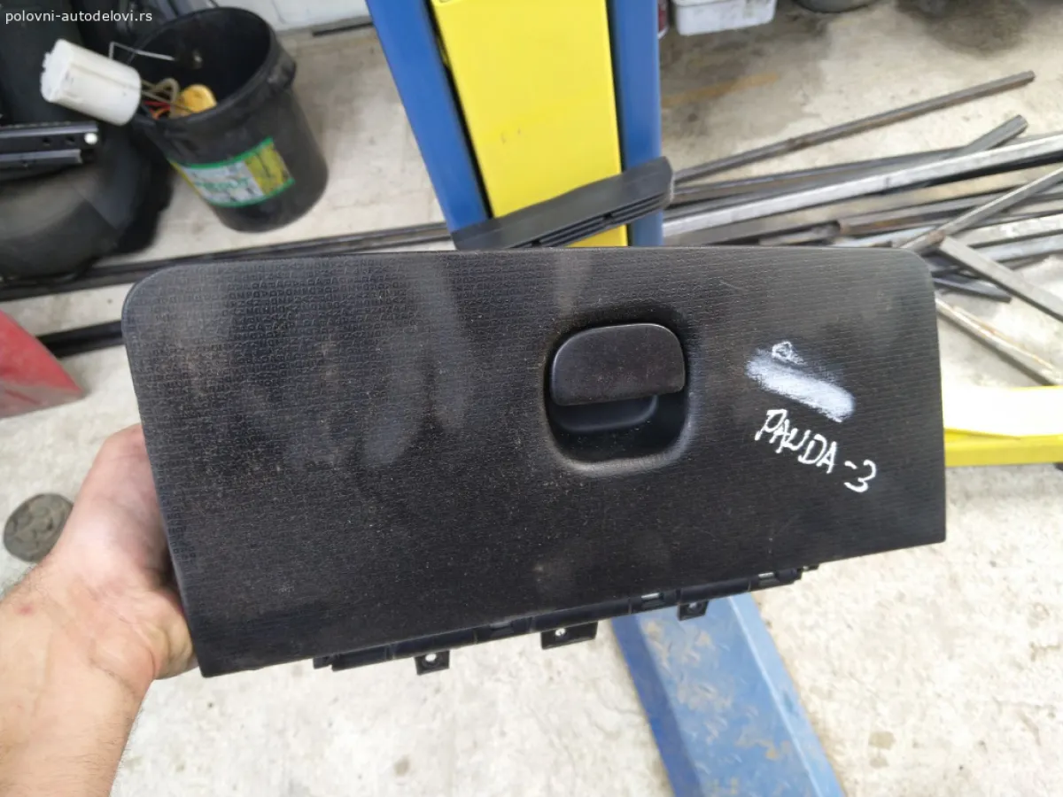 Fiat panda 3 kaseta suvozaceva Originalni delovi Moguca ugr