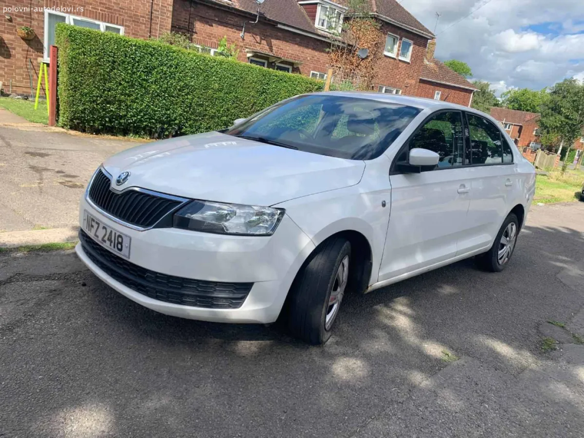 SKODA RAPID 1.6TDI VRATA ODLICNO STANJE
