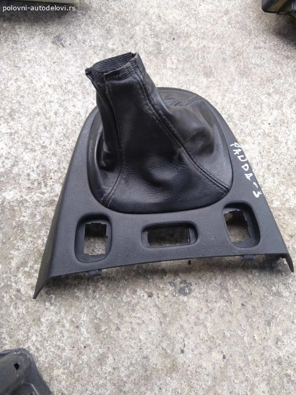 Fiat panda 3 kozica menjaca i plastika Originalni delovi Mo