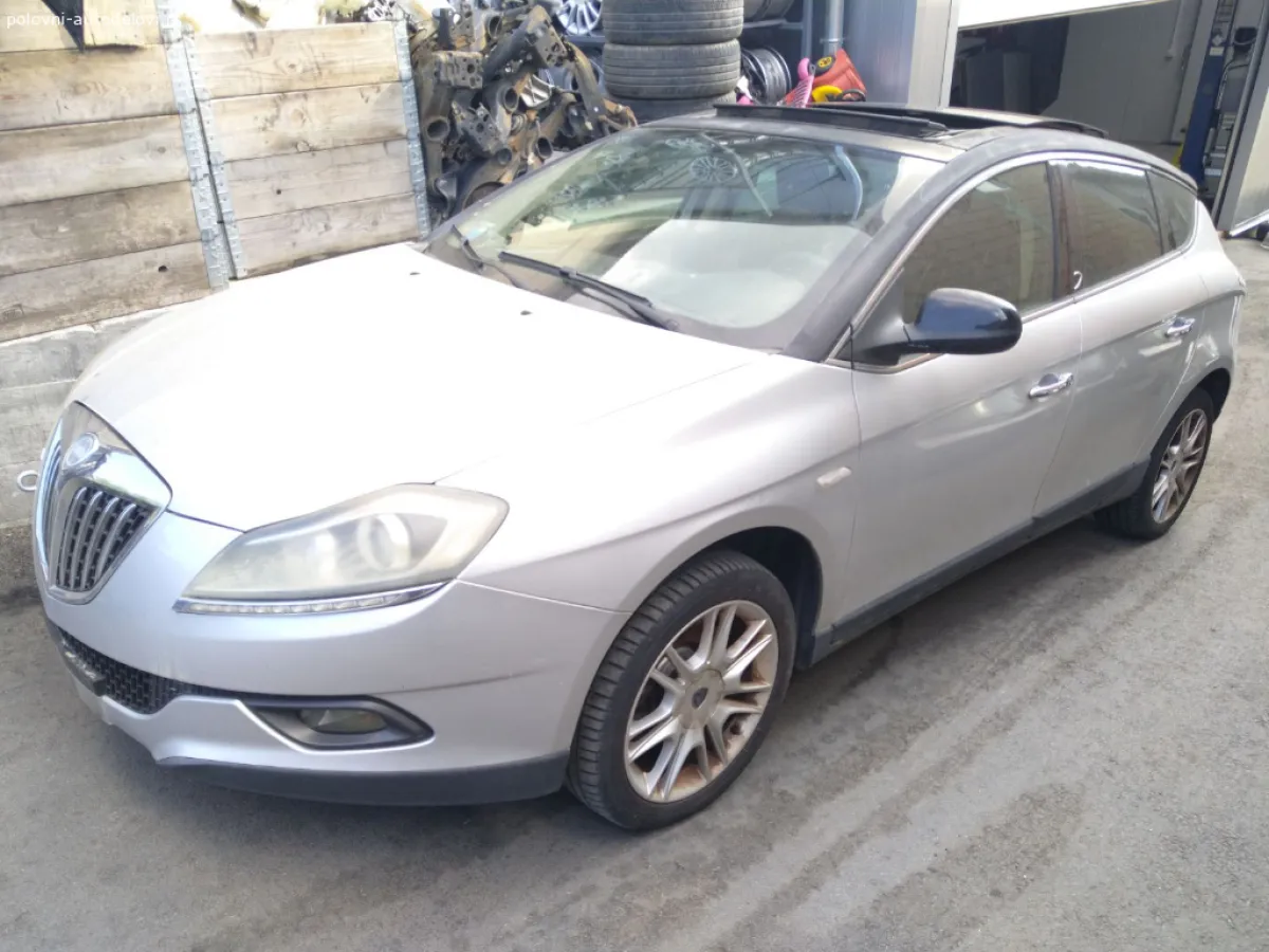 Lancia delta kompletan auto u delovima kod boje 620/b