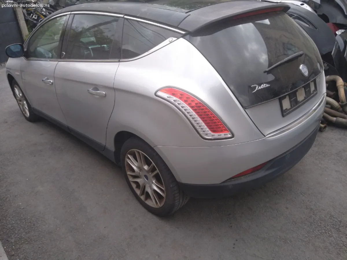 Lancia delta zadnji gepek vrata kod boje 620/b
