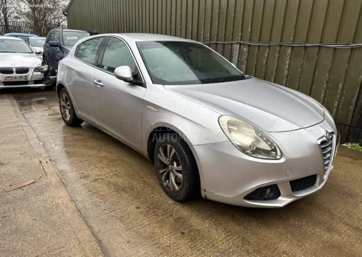 Alfa Romeo Giulietta desna vrata kod boje 620 /B Originalni