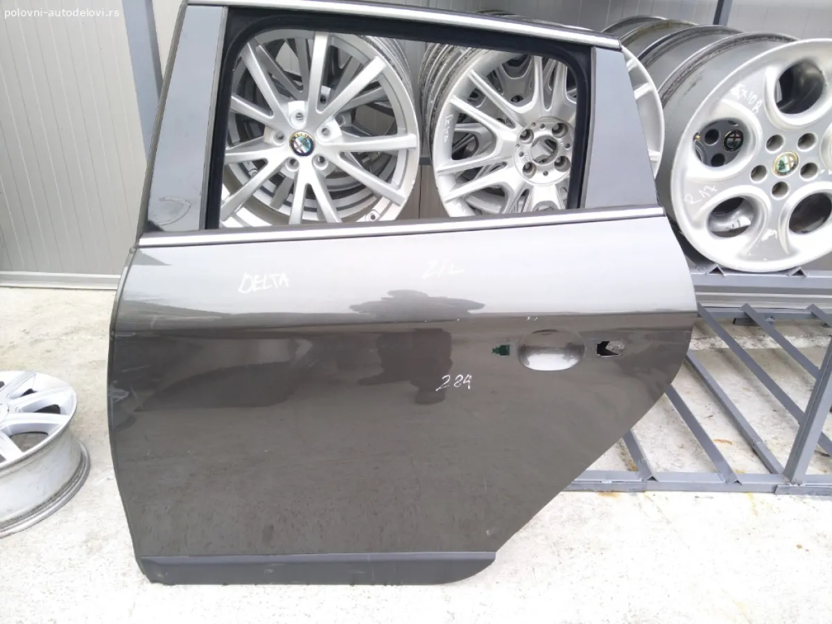 Lancia delta zadnja leva vrata kod boje 284