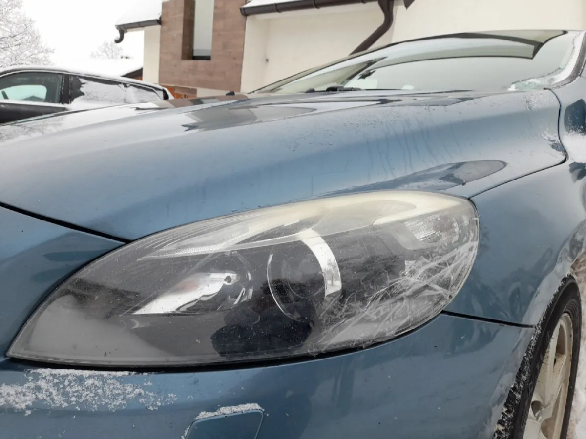 Volvo v40..