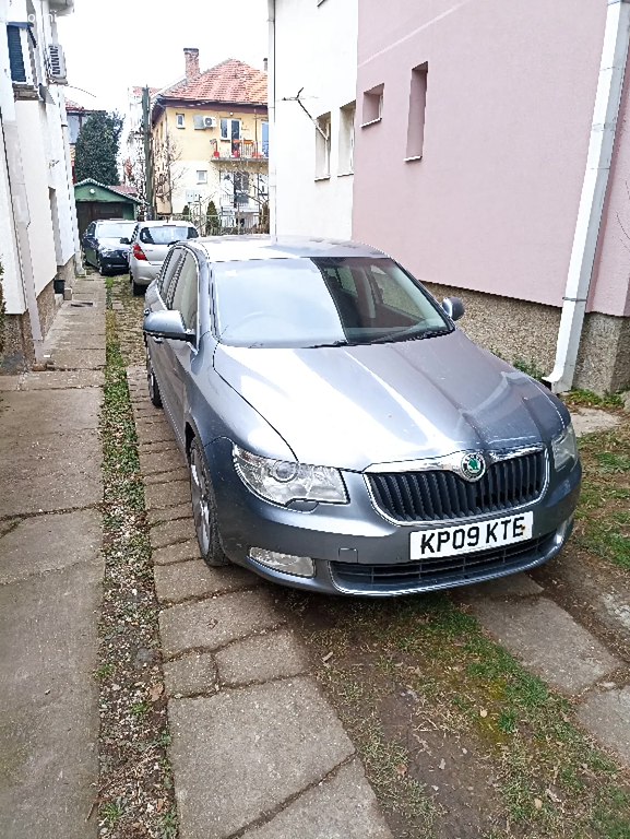 SKODA SUPERB 2 VRATA HAUBE TRAP