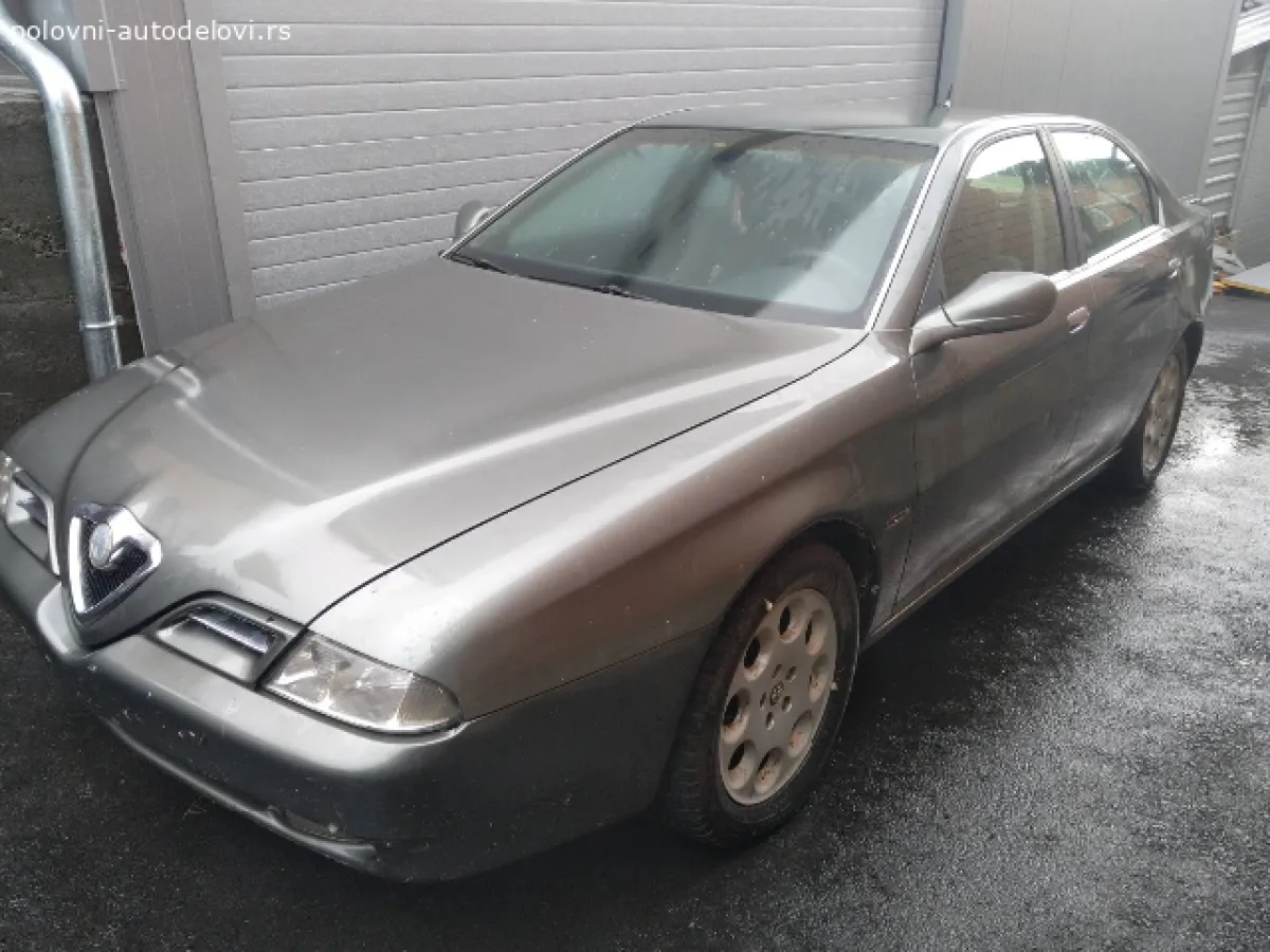 Alfa Romeo 166 branik