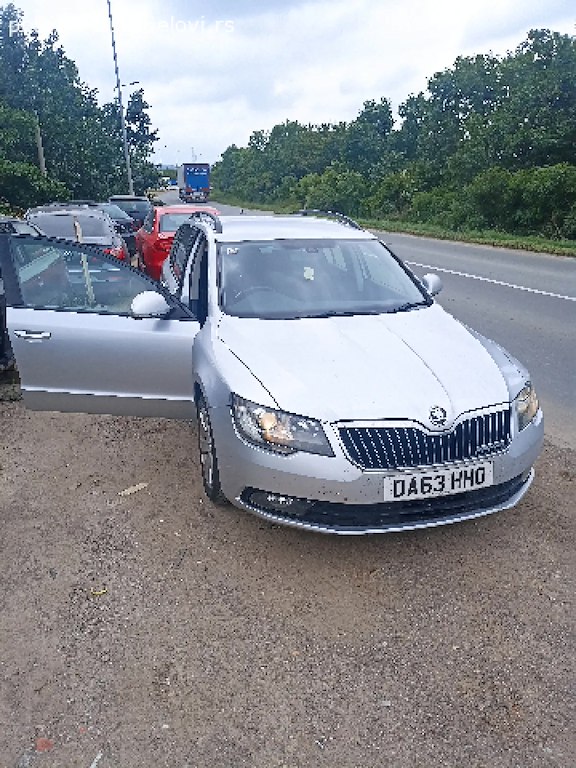 SKODA SUPERB 2013-15.G. KRILA VRATA BRANICI