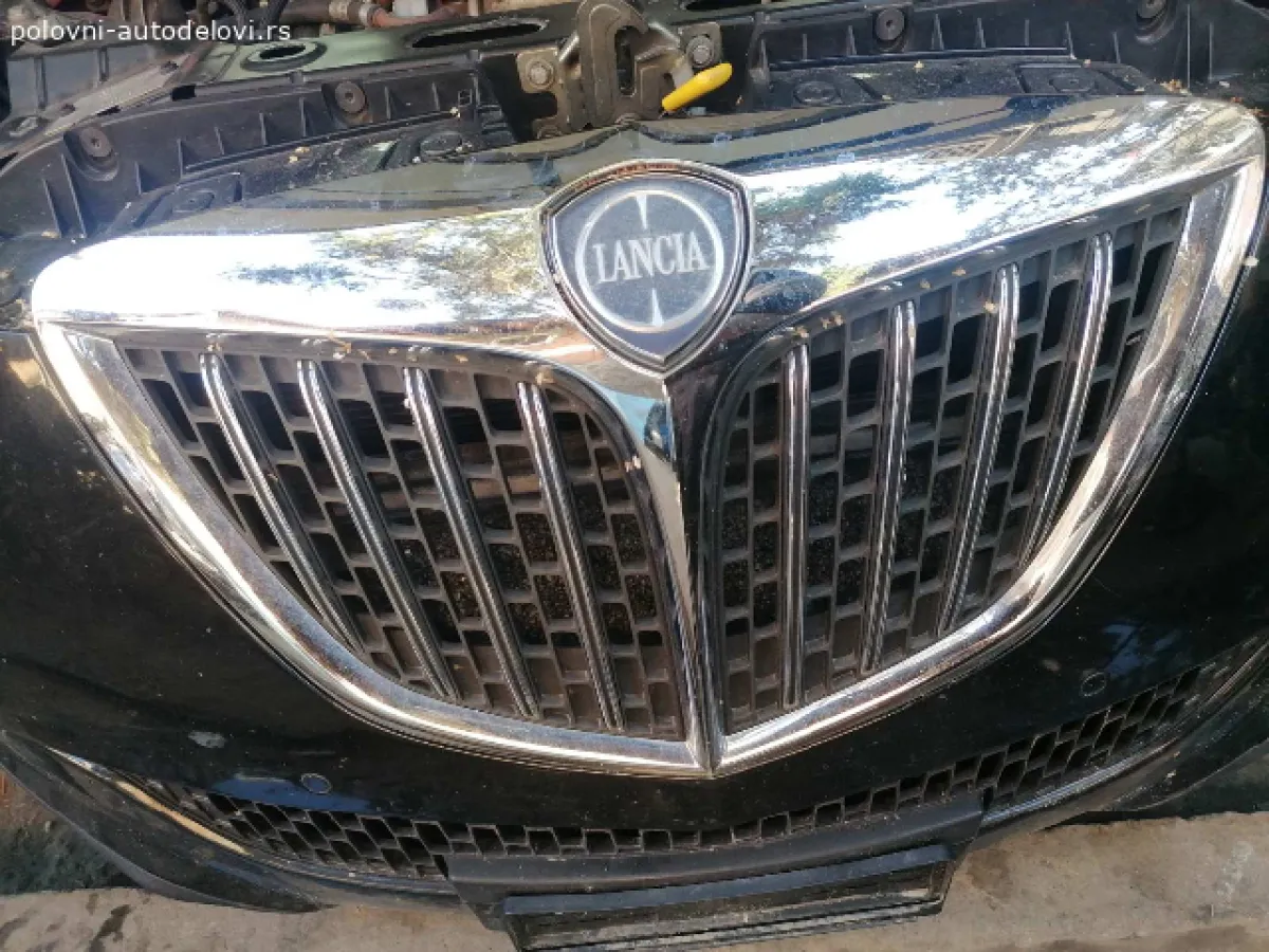 Lancia delta prednji gril