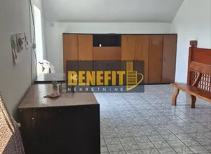 Izdavanje Magacin - Beograd, Surčin: Bečmen - Dobanovci - Radiofar
